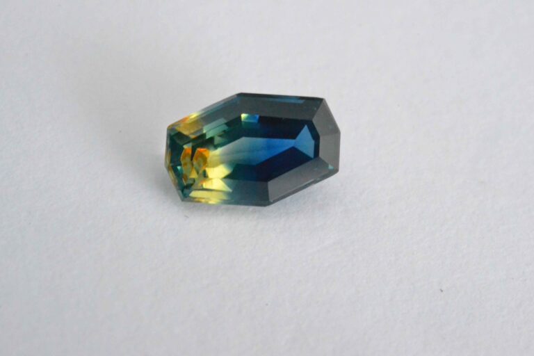 A Buyer’s Guide To Parti Sapphires - Navneet Gems